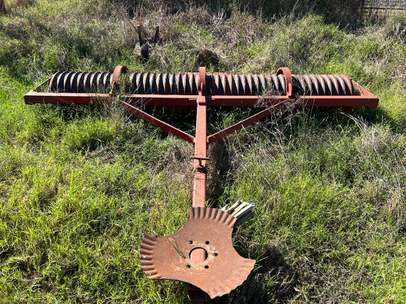 Lot 34 - Cambridge Paddock Roller | AuctionsPlus