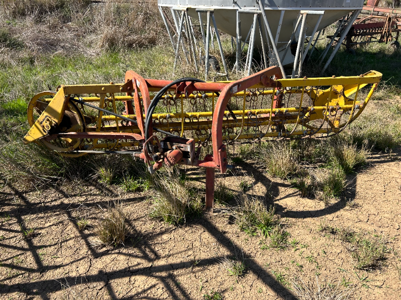 Lot 36 - New Holland Hay Rake | AuctionsPlus