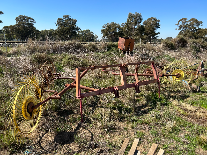 Lot 41 - Hew Holland Hay Rake | AuctionsPlus