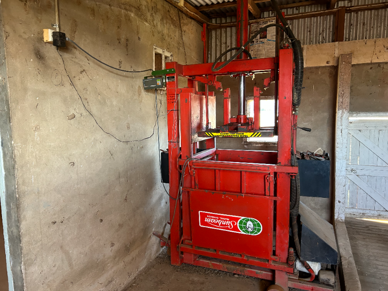Lot 69 - Sunbeam Hydraulic Wool Press | AuctionsPlus
