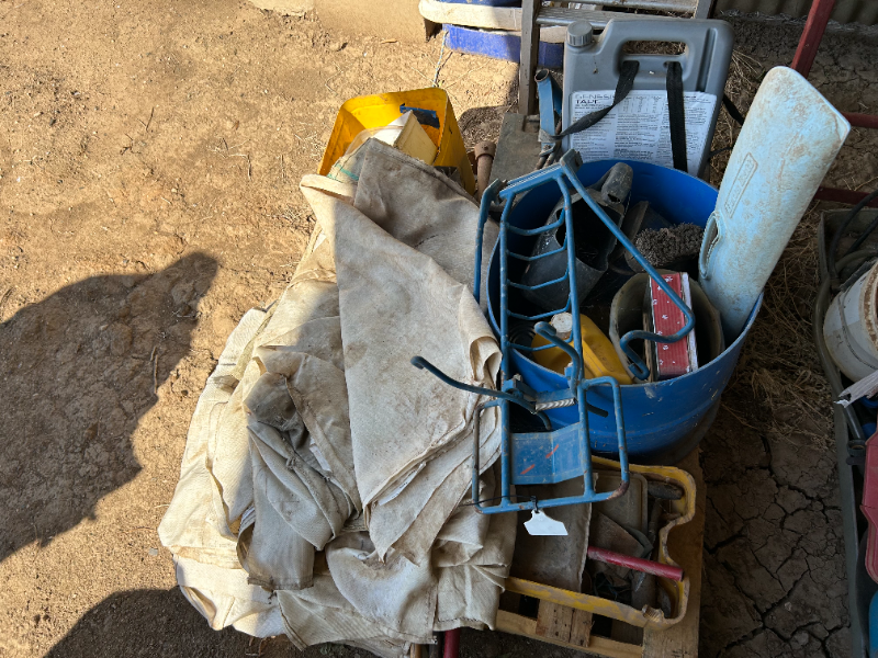 Lot 72 - Sheep Handling Sundries | AuctionsPlus