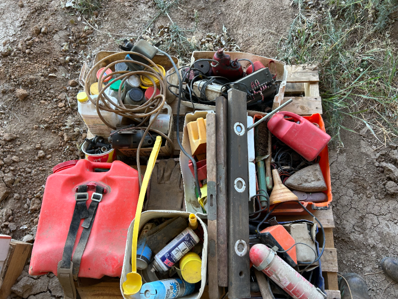 Lot 104 - Knap Sack, Jack, Spirit Levels | AuctionsPlus