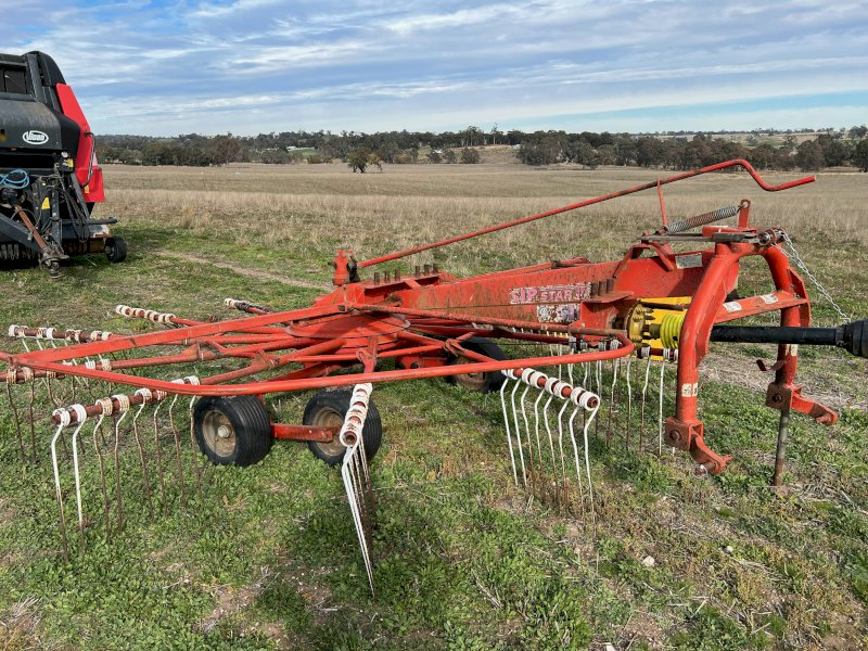 Lot 15 - 4m SIP Star Rotary Hay Rake | AuctionsPlus