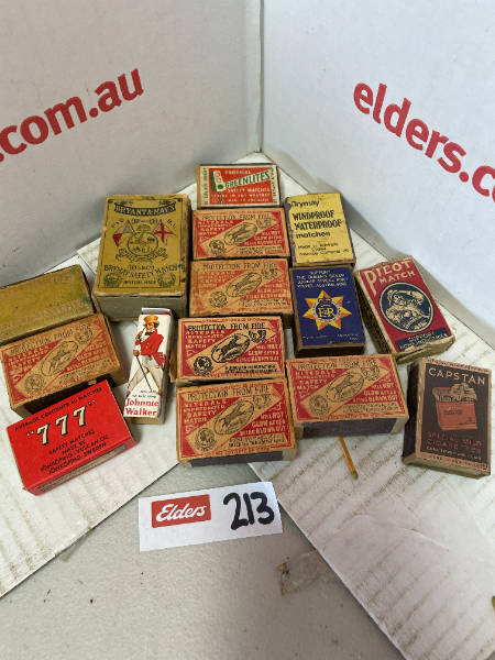 Lot 213 - 15x match packets (some full) | AuctionsPlus