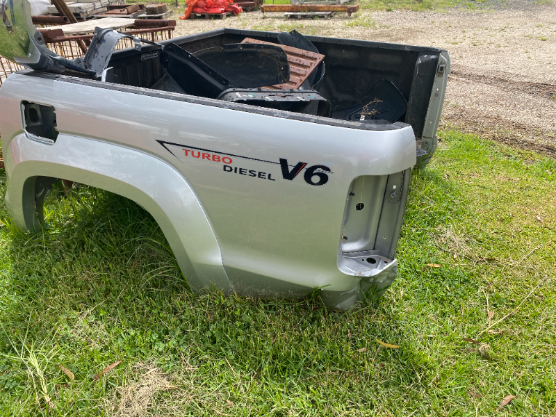 Lot 149 - Volkswagen Amarok ute tub (silver) | AuctionsPlus