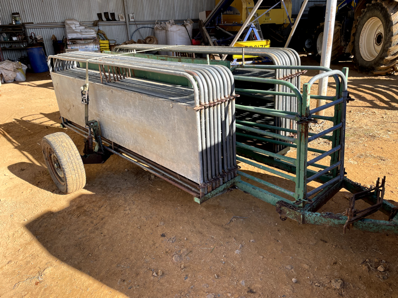 Lot 46 - Towable Portable yards and drafting race | AuctionsPlus