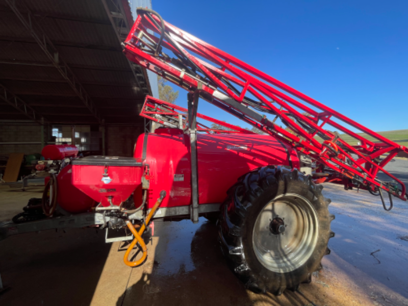 Lot 3 - Silvan 18m 3000l boom spray | AuctionsPlus