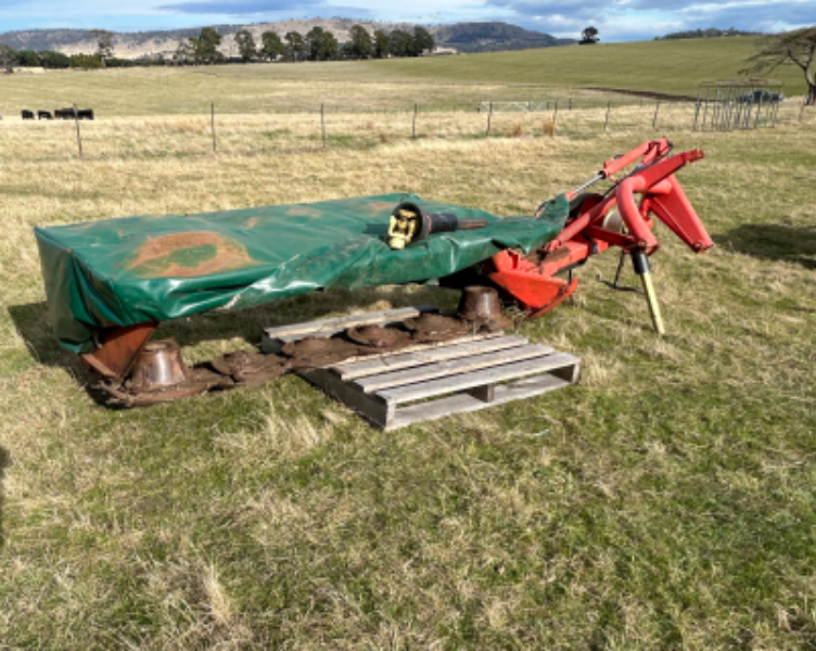 Lot 91 - Kuhn 6 disc Mower | AuctionsPlus