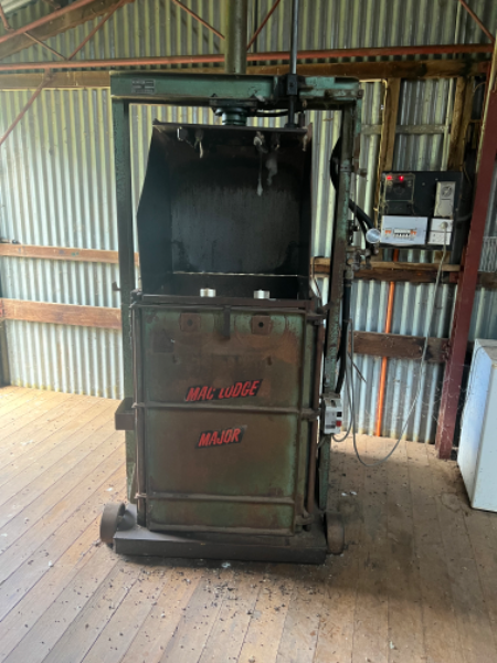 Lot 28 - Wool press | AuctionsPlus