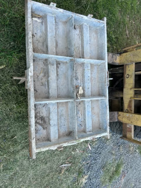 Lot 20 - Concrete post mold | AuctionsPlus
