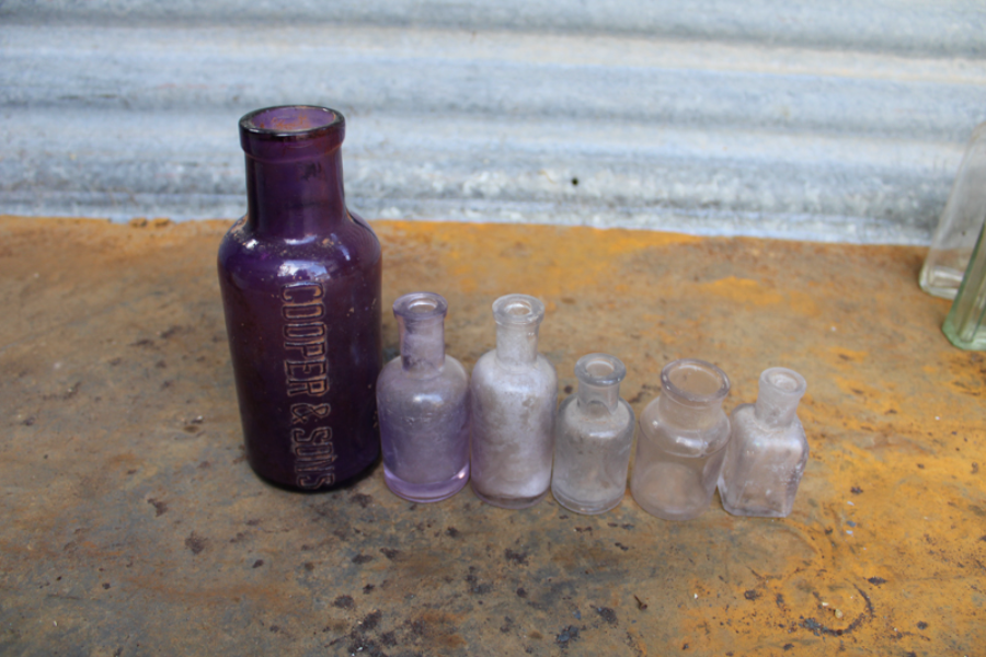 Lot 56 - Mixed lot of bottles | AuctionsPlus