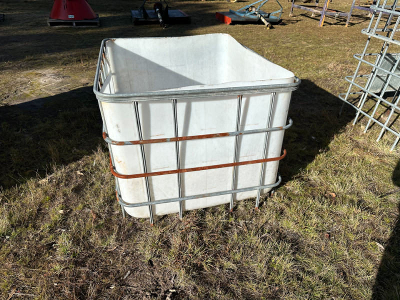 Lot 20 - Cut plastic pod and frame | AuctionsPlus