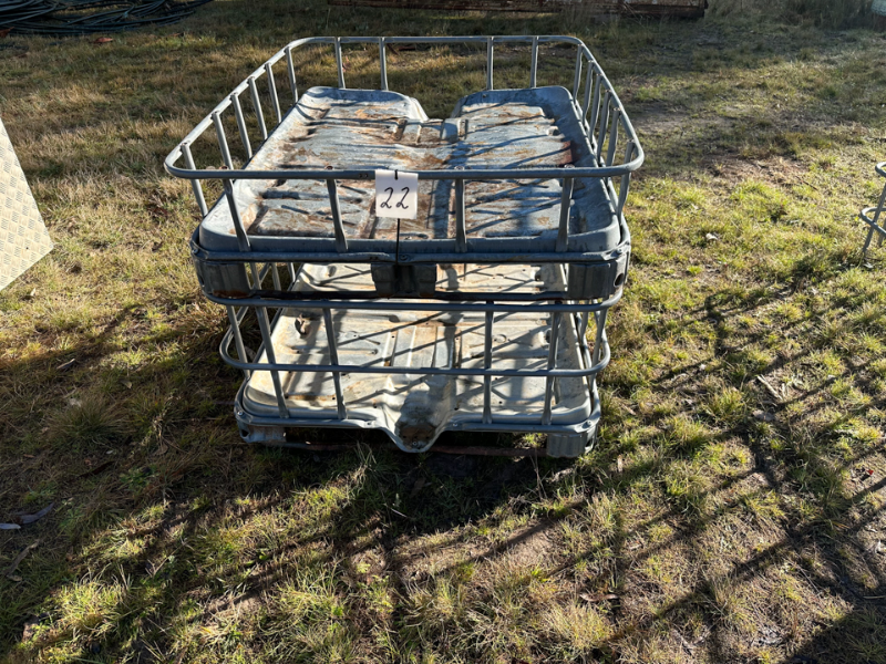 Lot 22 - Pod frames only | AuctionsPlus