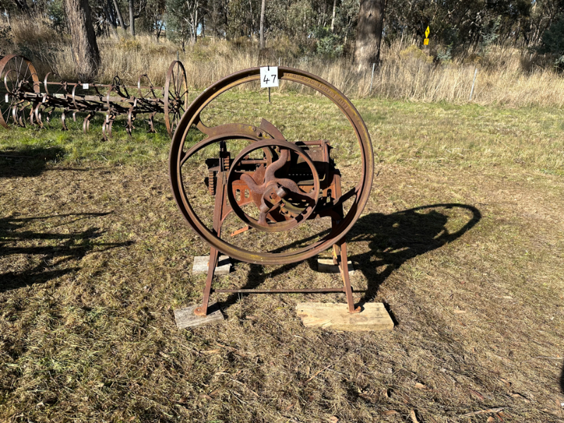 Lot 47 - Antique Chaff Cutter | AuctionsPlus