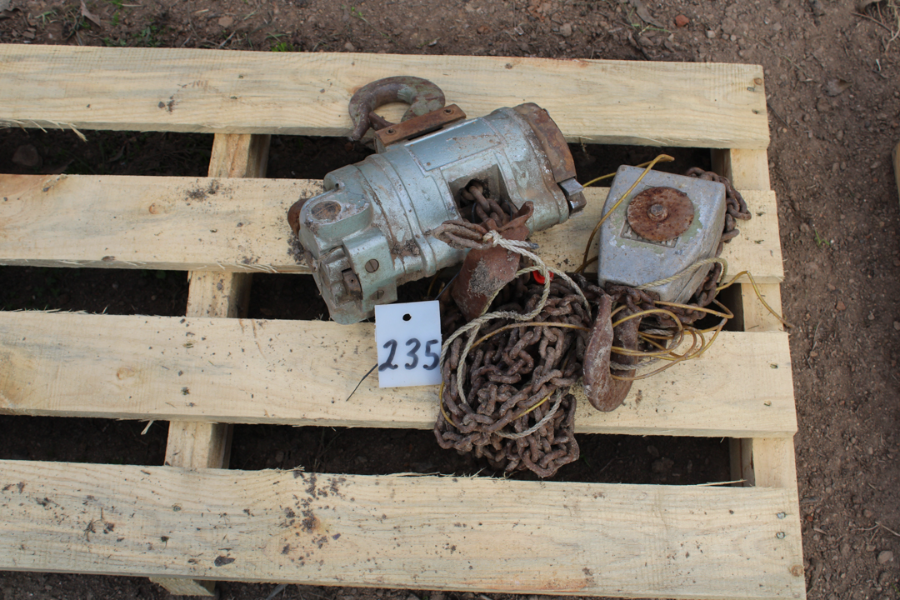Lot 235 - Air operated Endless chain | AuctionsPlus