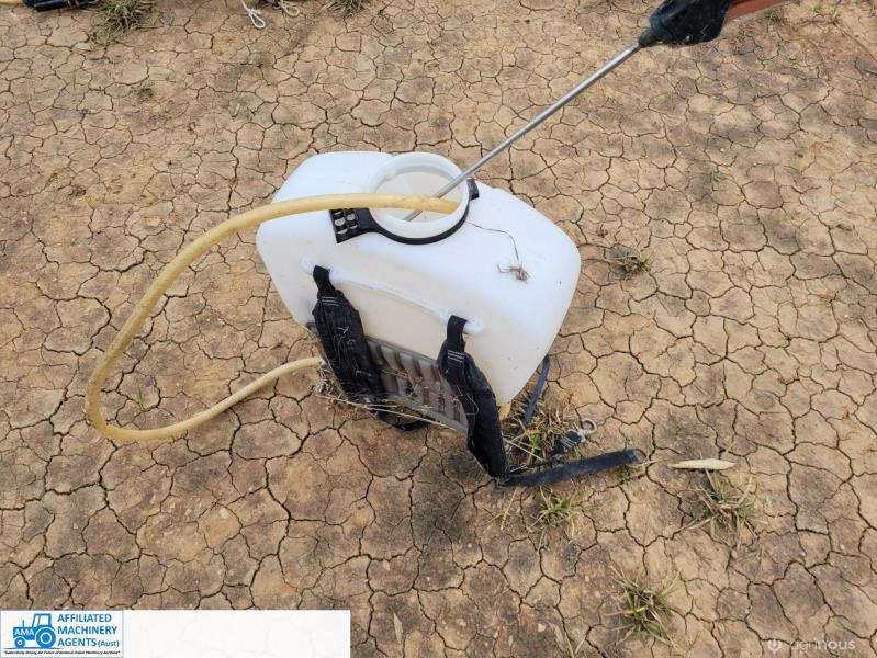 Lot 103 - Solo 417 Knapsack Sprayer (Lid missing) | AuctionsPlus