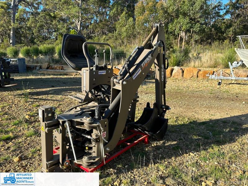 Lot 20 - Backhoe - Titan 3 point linkage NEW | AuctionsPlus
