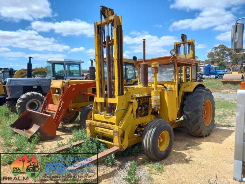 Lot 48 - Chamberlain C6100 Industrial Fork Lift | AuctionsPlus
