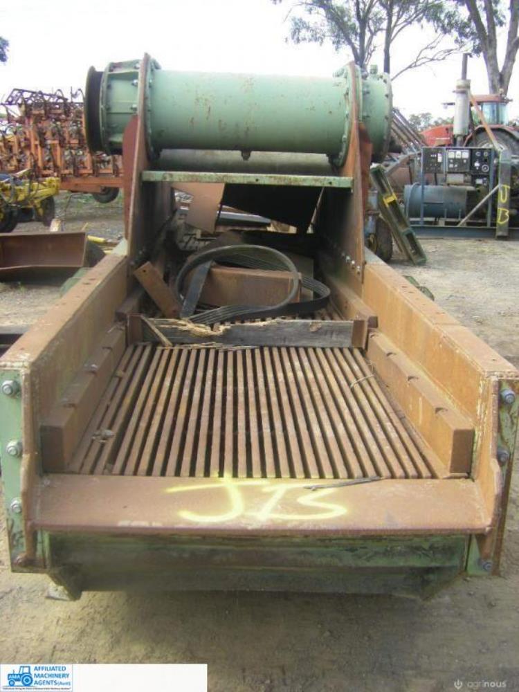 Lot 163 - Large Scalping Screen | AuctionsPlus