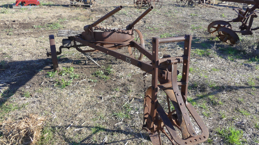 Lot 105 - Antique 3 wheel frame | AuctionsPlus