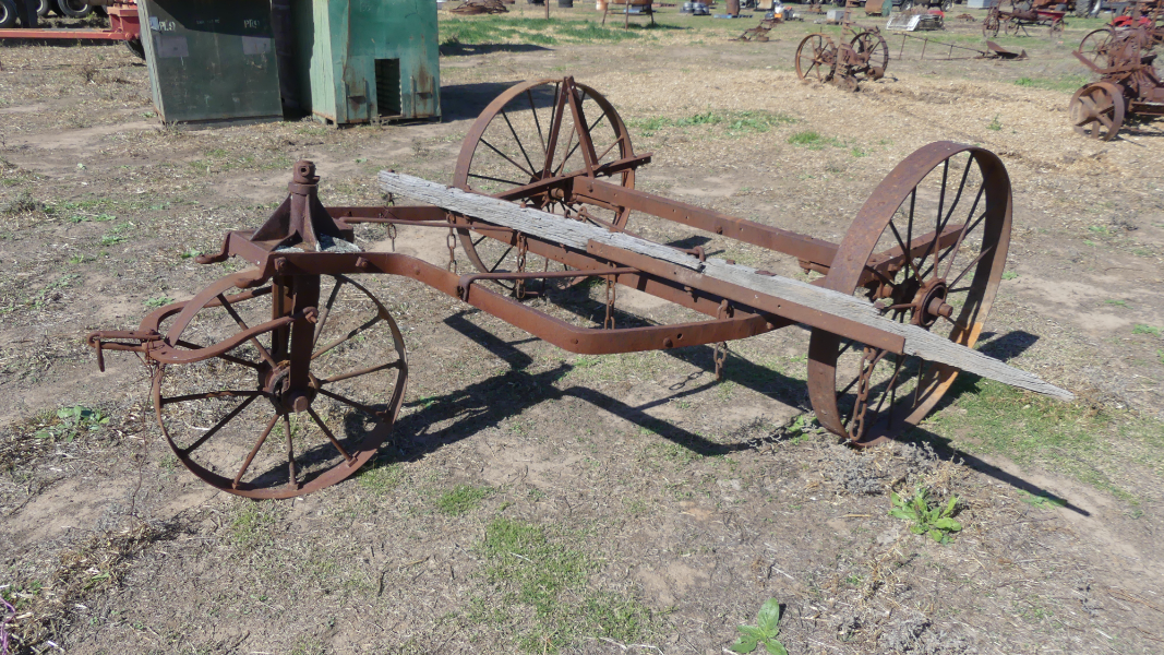 Lot 132 - Steel wheel frame | AuctionsPlus