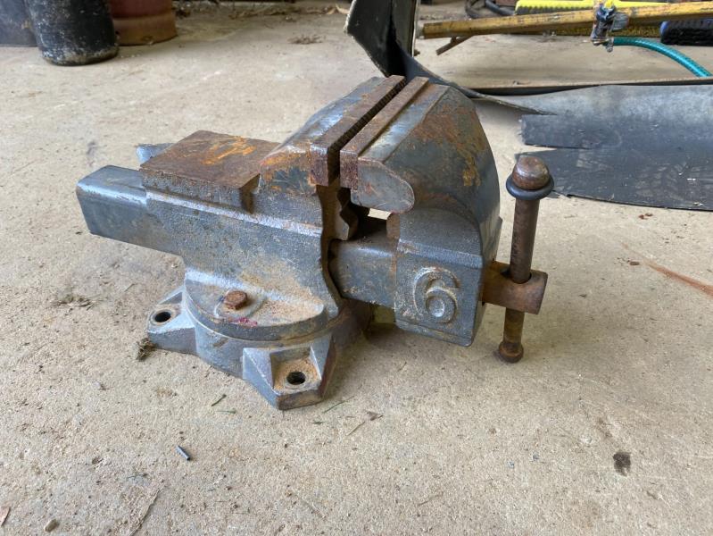 Lot 6 - 150mm Workshop Vice | AuctionsPlus