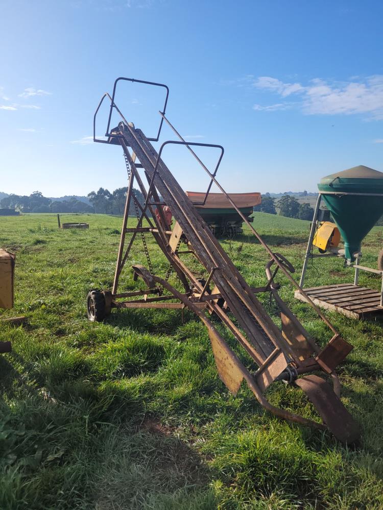Lot 149 - Bale Loader | AuctionsPlus