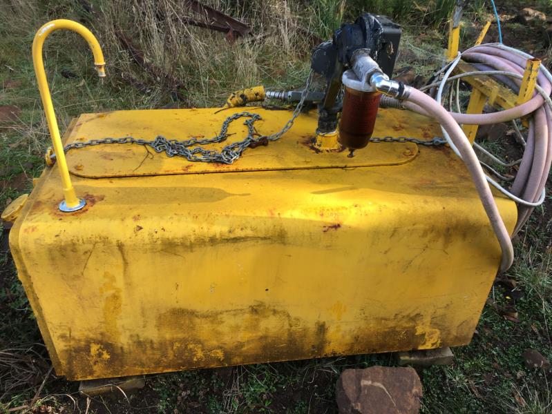 Lot 166 - 500L Fuel Tank - 12V Pump | AuctionsPlus