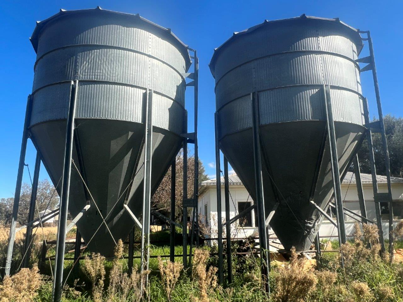 Lot 18 - 2 X AQUILA 10T SILOS | AuctionsPlus