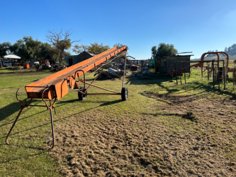Lot 114 - Small bale elevator loader | AuctionsPlus