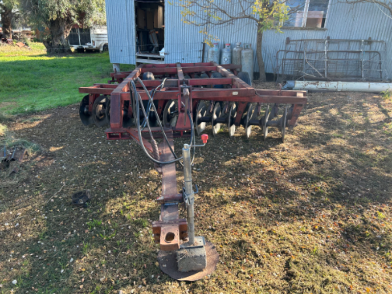 Lot 116 - Napier 28 disc offset plough | AuctionsPlus