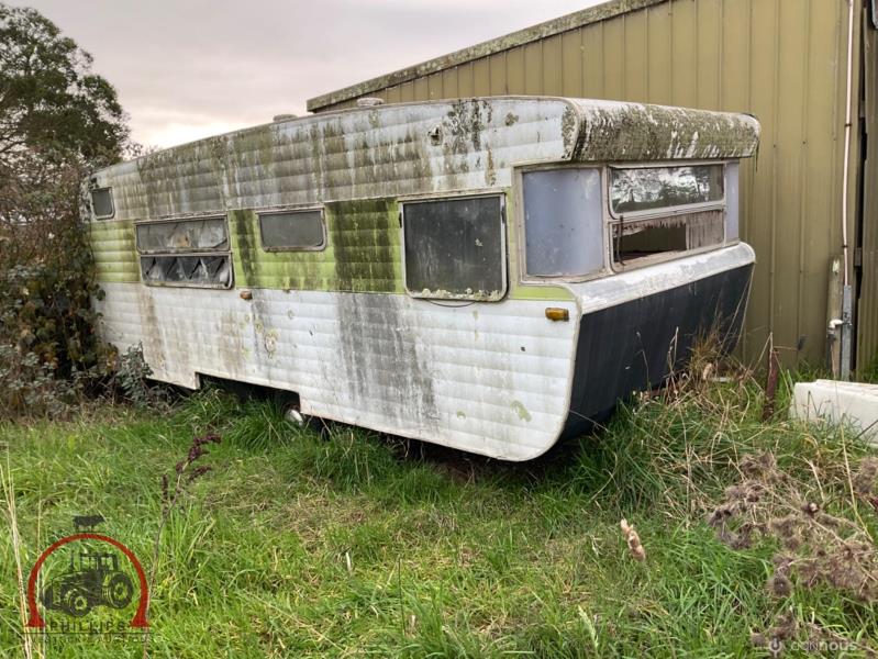 Lot 215 - Caravan 19' tandem axle | AuctionsPlus