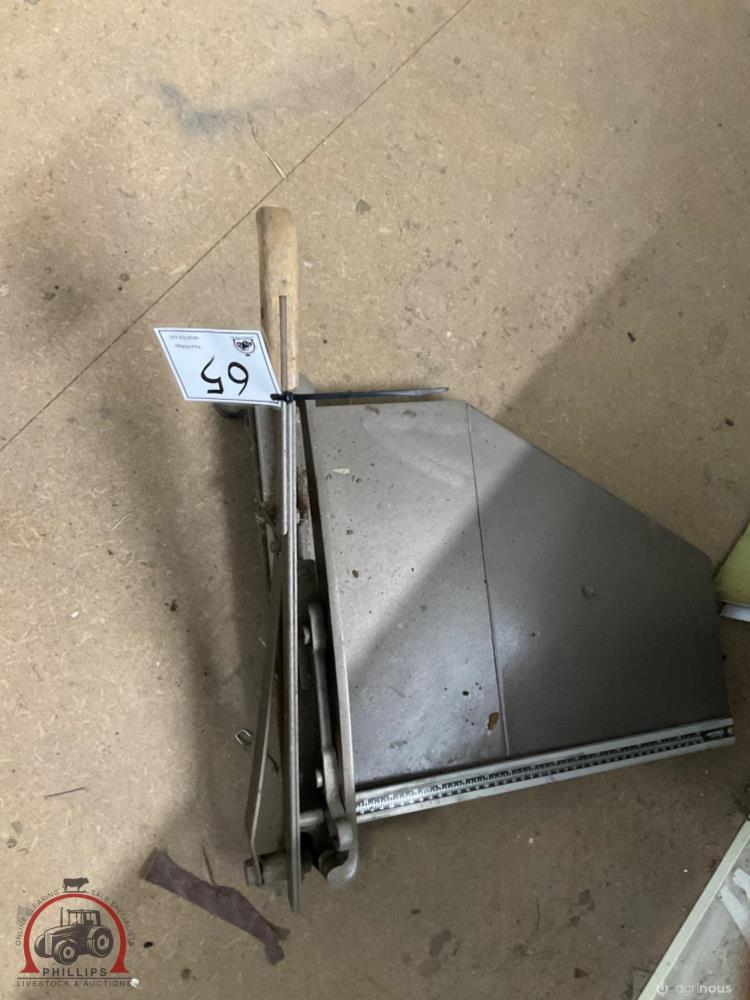 Lot 65 - Guilotine | AuctionsPlus