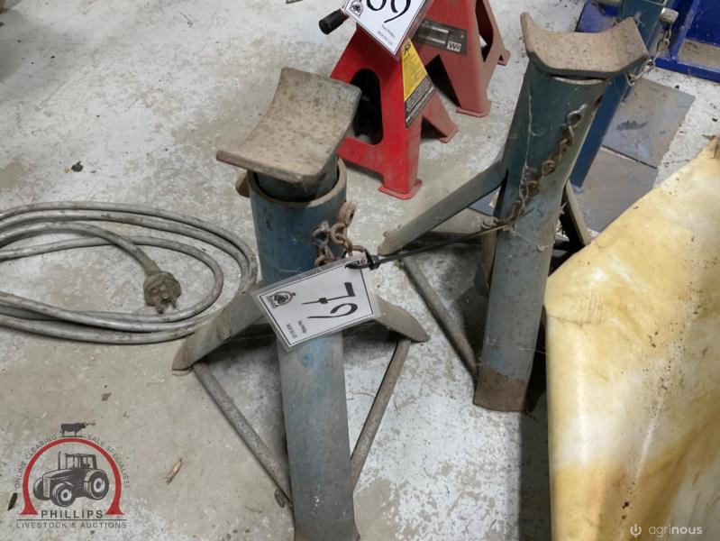Lot 79 - Pair of triangle base jack stands | AuctionsPlus