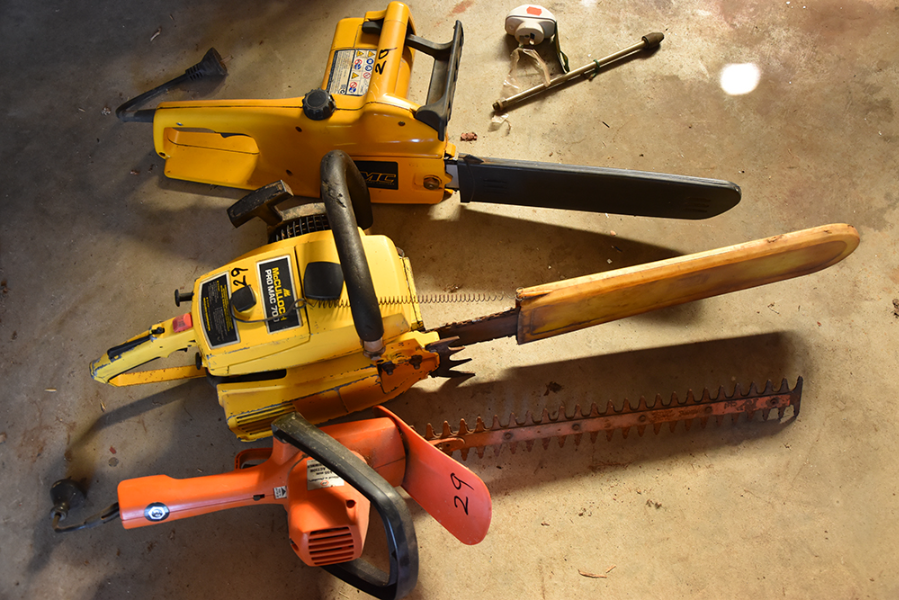 Lot 29 - McCulloch Pro Mac 700 Chainsaw, GMC Chainsaw & Black & Decker ...