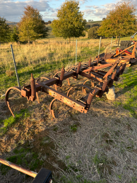 Lot 280 - 3PL Chisel Plow 11 tyne | AuctionsPlus