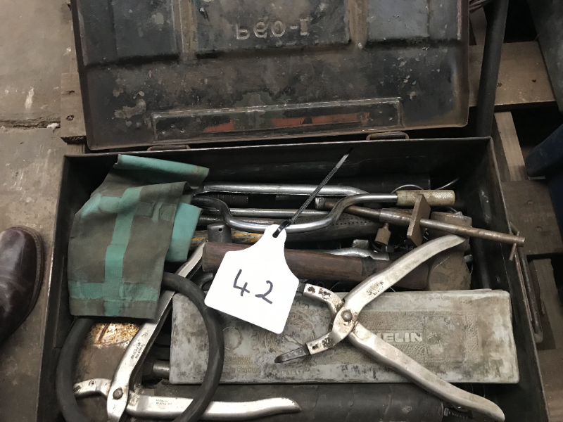 Lot 42 - Army tool box with assorted tools | AuctionsPlus