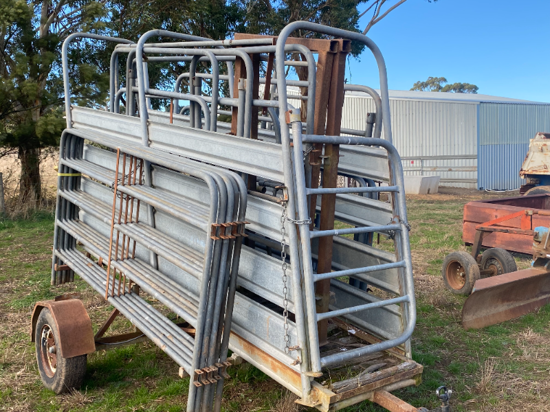 LOT 11 - Steer portable cattle yards w loading ramp | AuctionsPlus