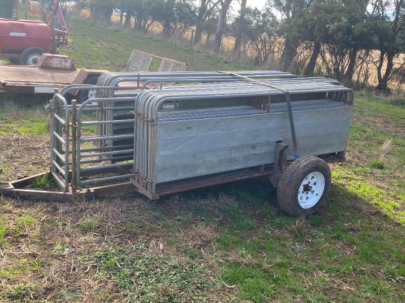 LOT 12 - Thorton portable sheep yards and drafting race | AuctionsPlus