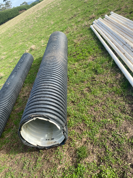 LOT 38 - 525x 3.5 Black brute pipe | AuctionsPlus