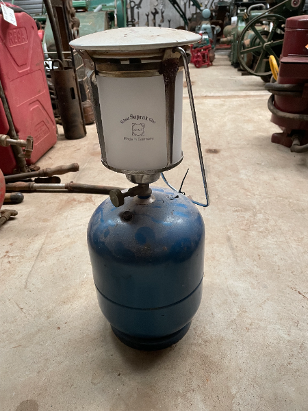 Lot 43 - Vintage Primus LP Gas Lamp & Bottle | AuctionsPlus