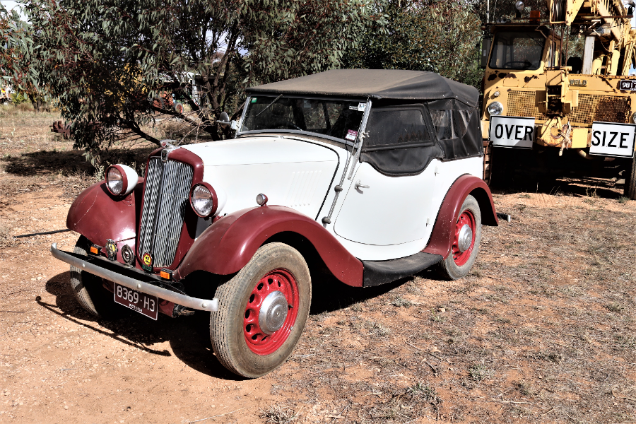 Lot 2 - 1938 Morris two door tourer. | AuctionsPlus
