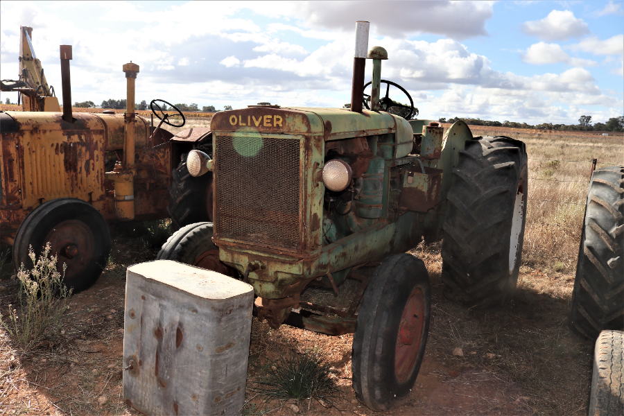 Lot 11 - Oliver 90 tractor. | AuctionsPlus