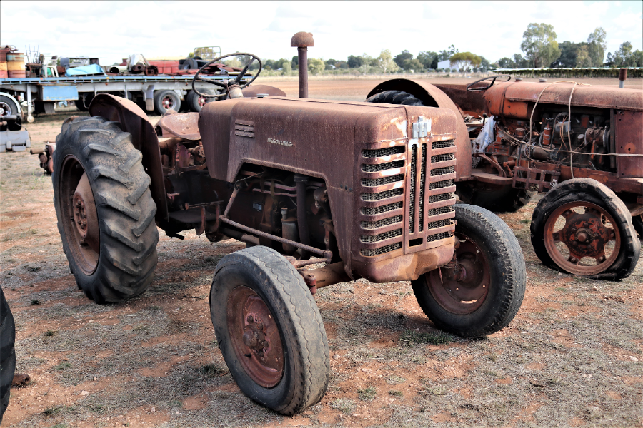 Lot 13 - International McCormick B-250 tractor. | AuctionsPlus