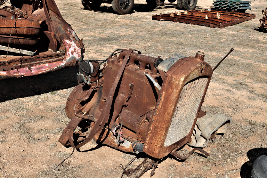 Lot 31 - Hupmobile engine and honeycomb radiator. | AuctionsPlus