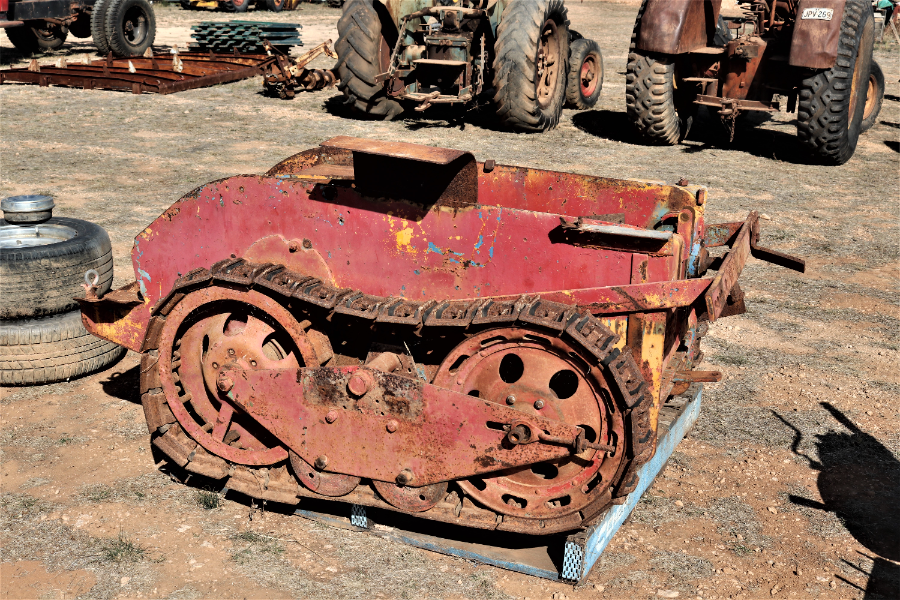 Lot 32 - Ransom MG 5 tractor crawler. | AuctionsPlus