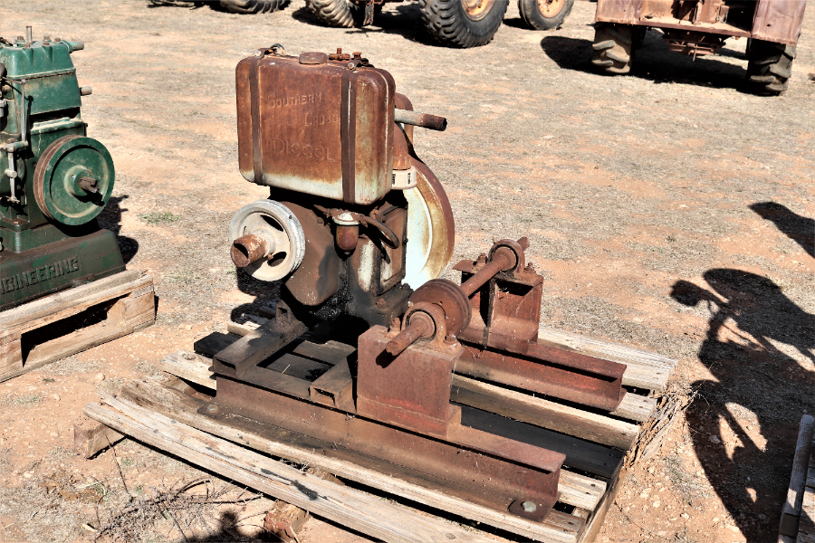 Lot 39 - Southern Cross 4 HP stationery engine. | AuctionsPlus