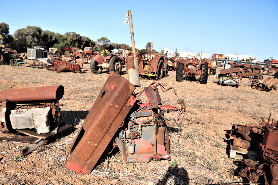 Lot 128 - International Noyce 3-cylinder motor, bonnet for 485 model ...