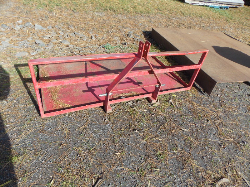 LOT 94 - Red homemade carry-all. 1830mm L x 1100mm W | AuctionsPlus