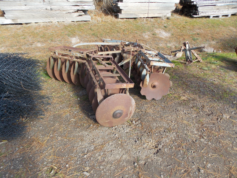 LOT 99 - Antique Massey Ferguson disc plow. 20 plate | AuctionsPlus